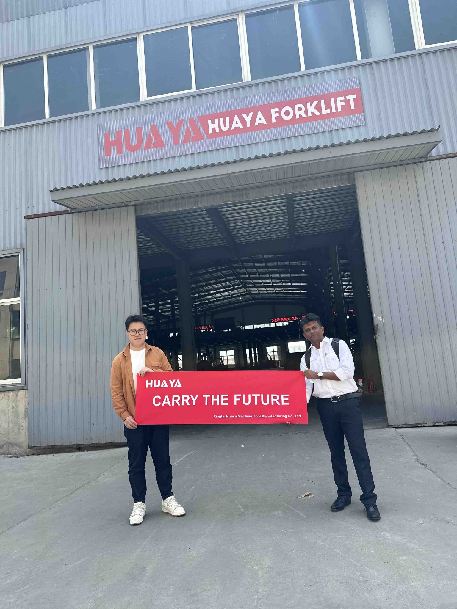 Customers from India recognize HUAYA electric forklifts